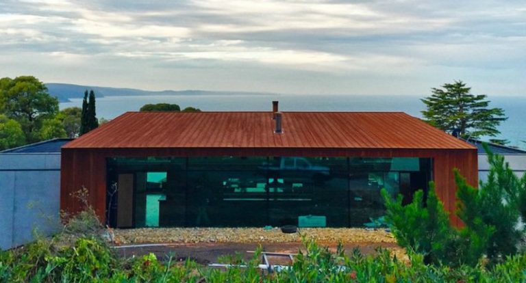 Lorne Residence features COR-TEN® Steel Roofing and Wall Cladding ...